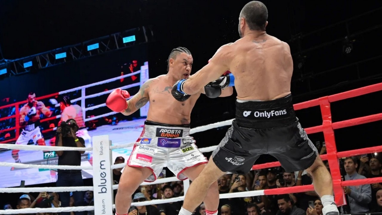 Аселино Фрейтас победил нокаутом бодибилдера