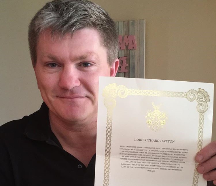 Рикки Хаттон получил в подарок титул лорда