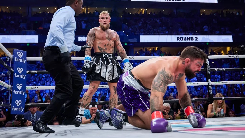 Джейк Пол победил Перри в шестом раунде