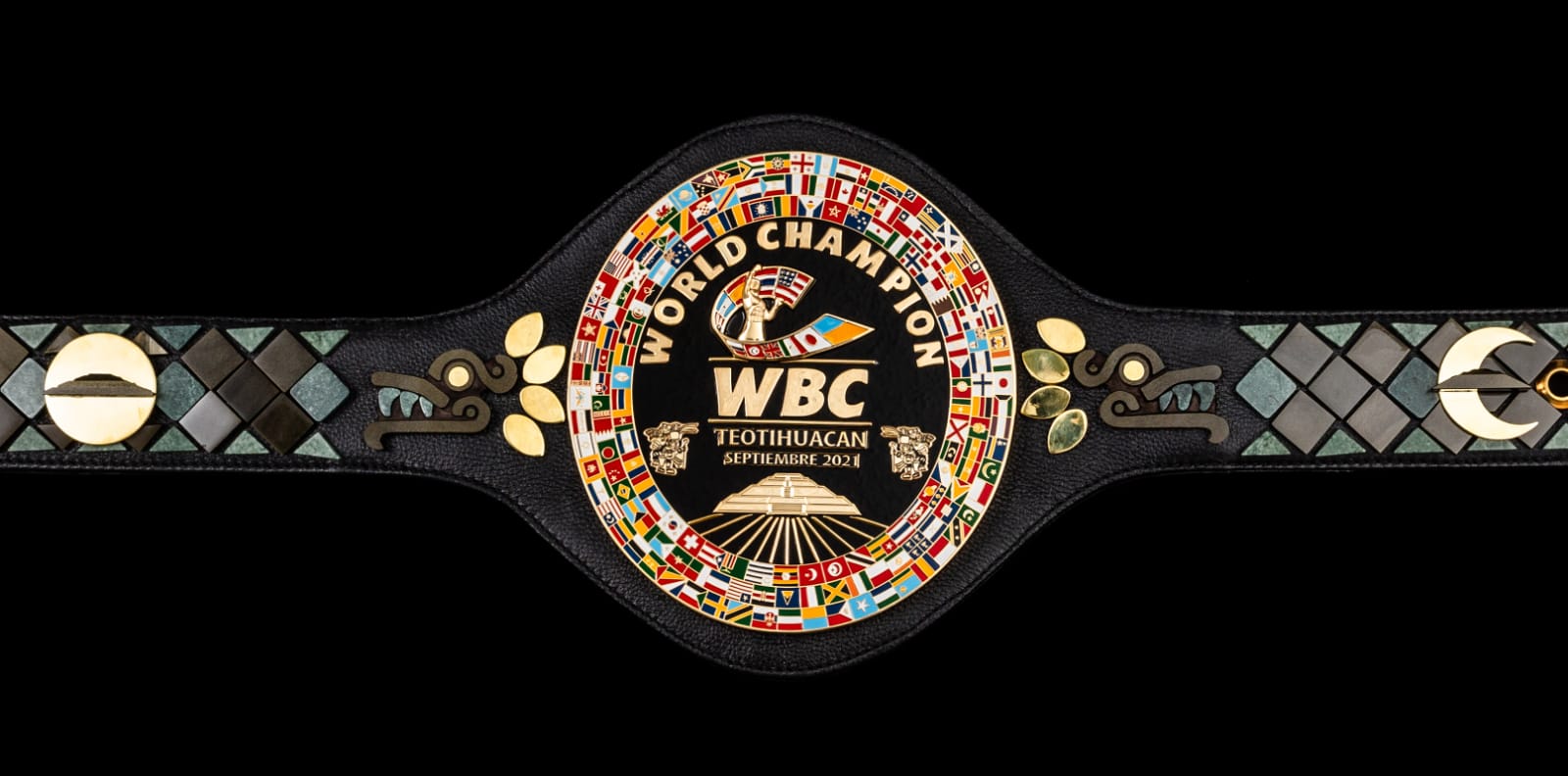 Кадр дня: Пояс WBC для боя Канело-Плант